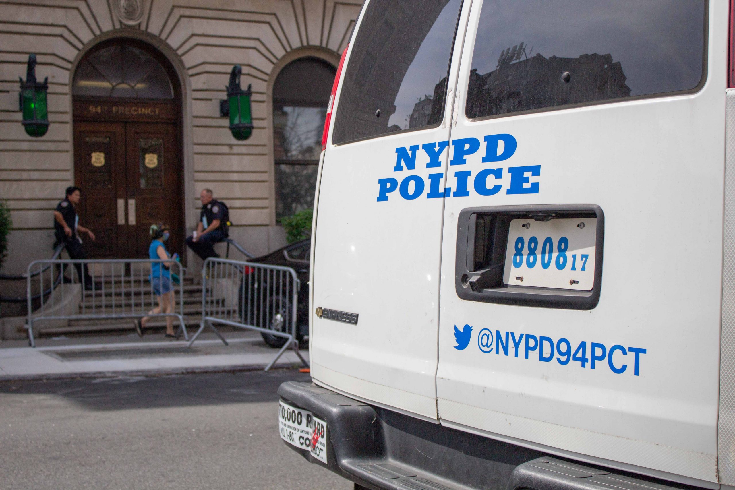 Locals Report NYPD Activity at McGolrick Park Early This Morning - Greenpointers