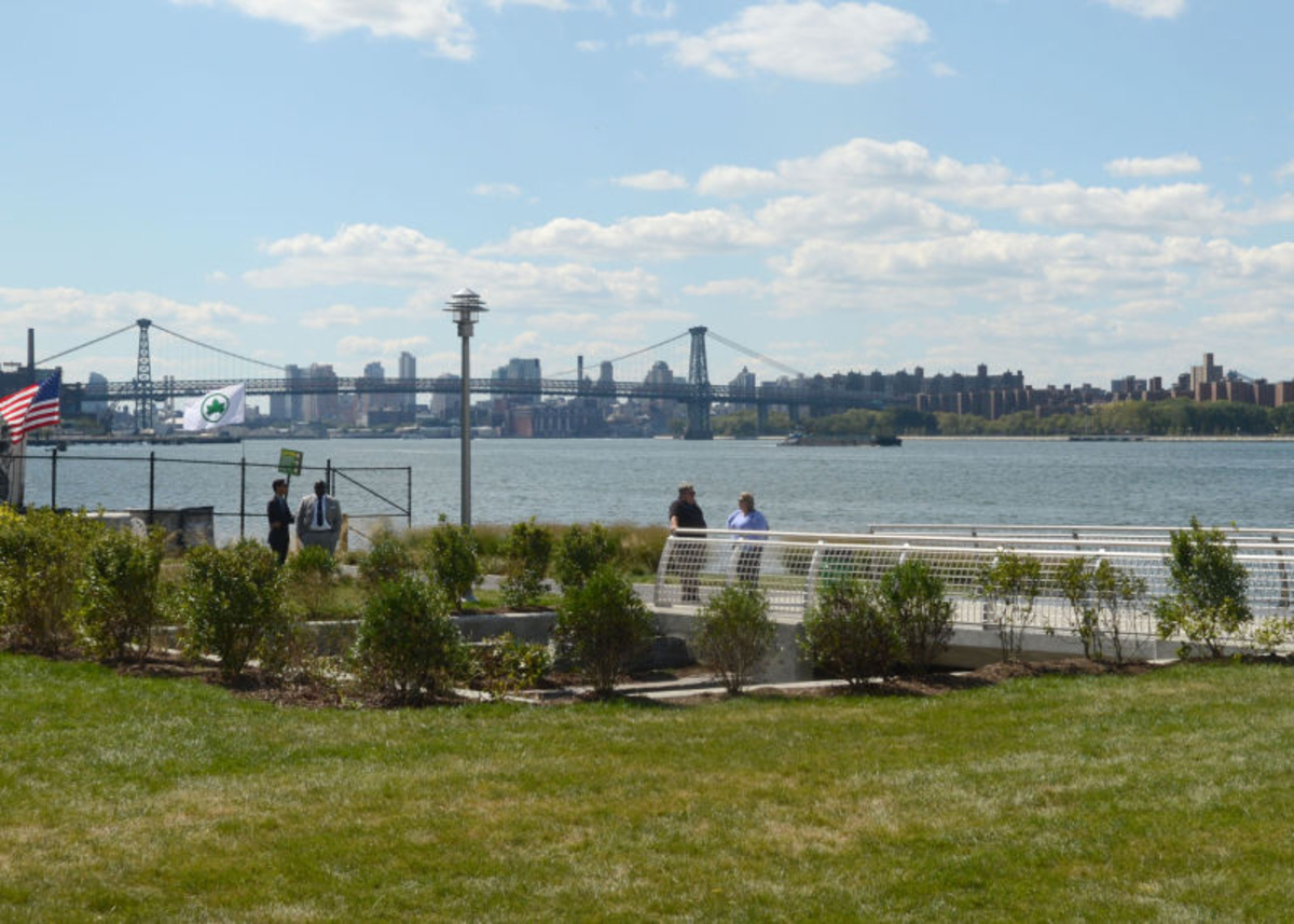 Witnesses Report Man Strangling Woman at Transmitter Park; No Injuries - Greenpointers