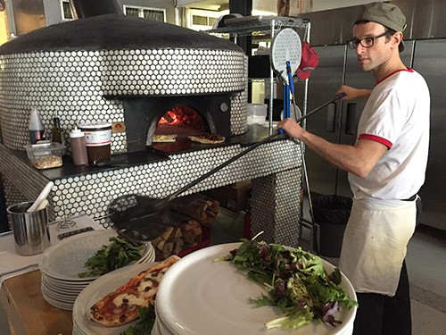 Italian Pizza & Paninis Just Around The Corner - Greenpointers